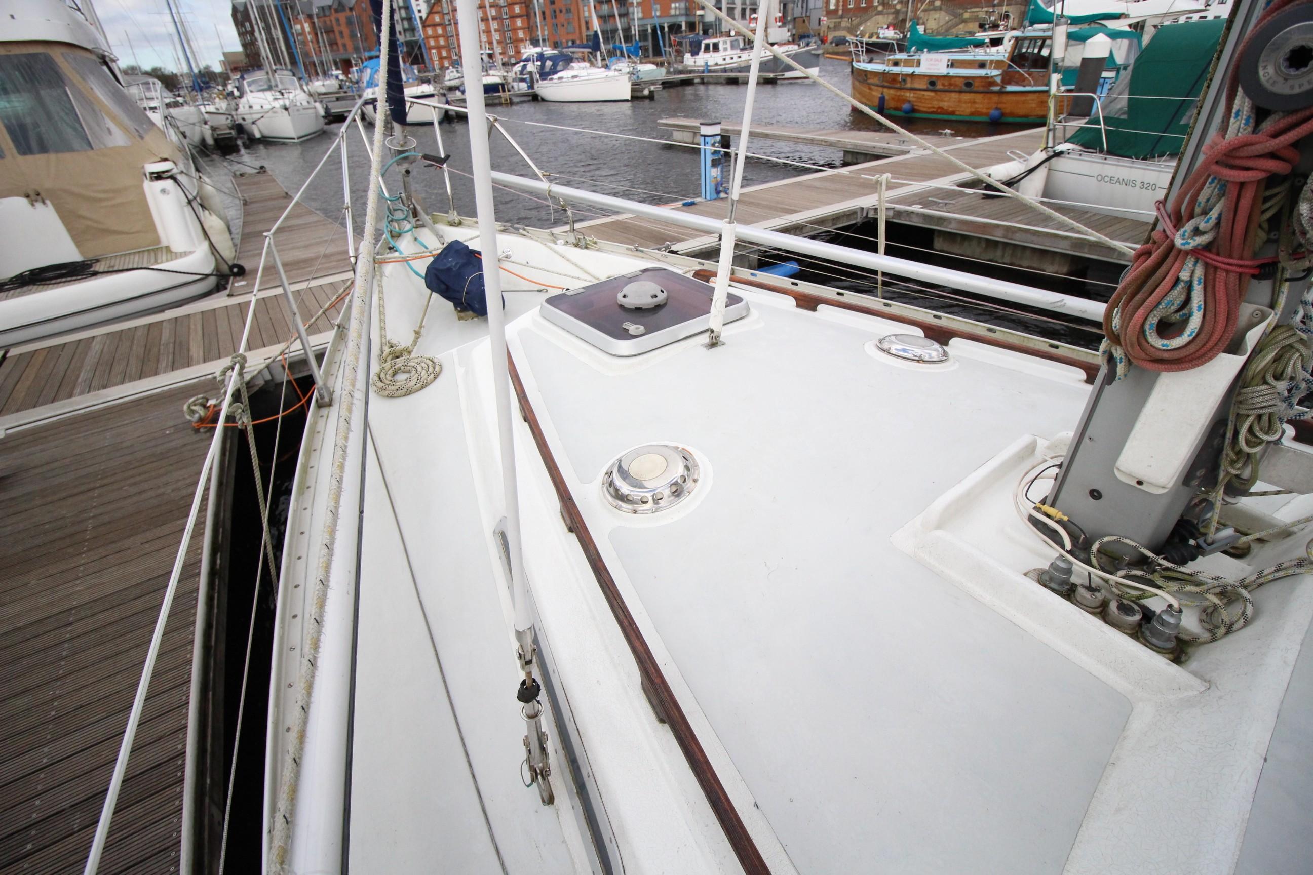 Moody 33 MK II 7361963 – Burton Waters Boat SalesBurton Waters Boat Sales