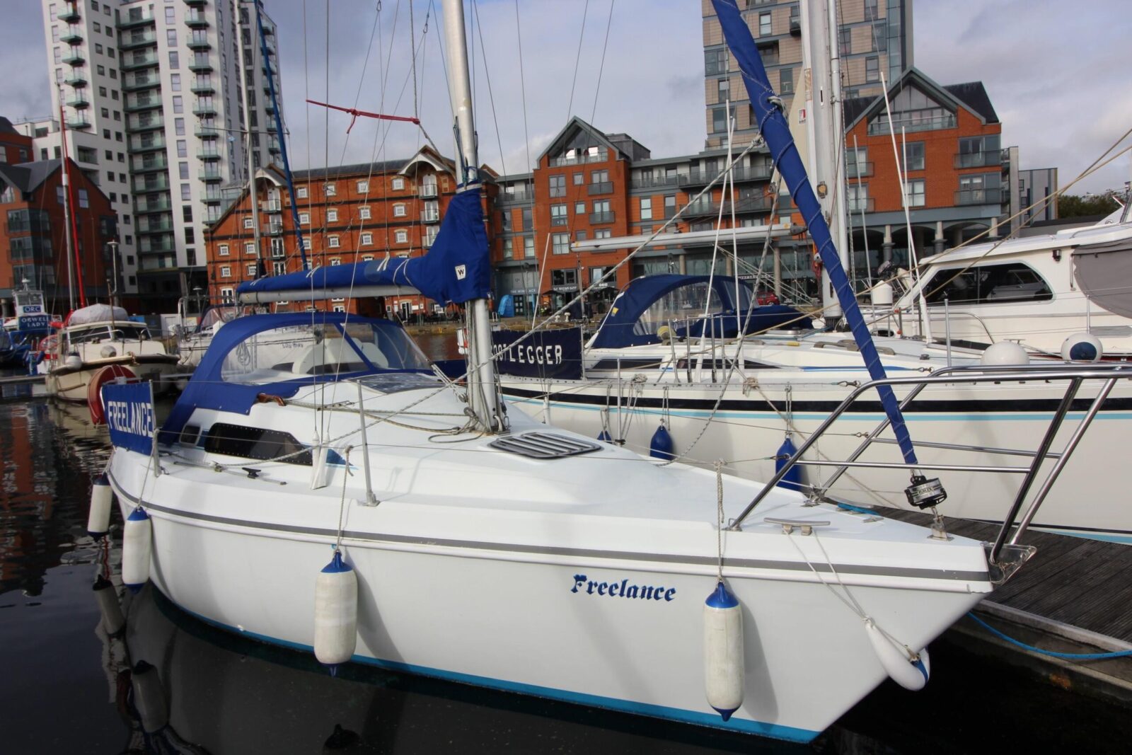 Hunter Horizon 27 7250678 – Burton Waters Boat Sales