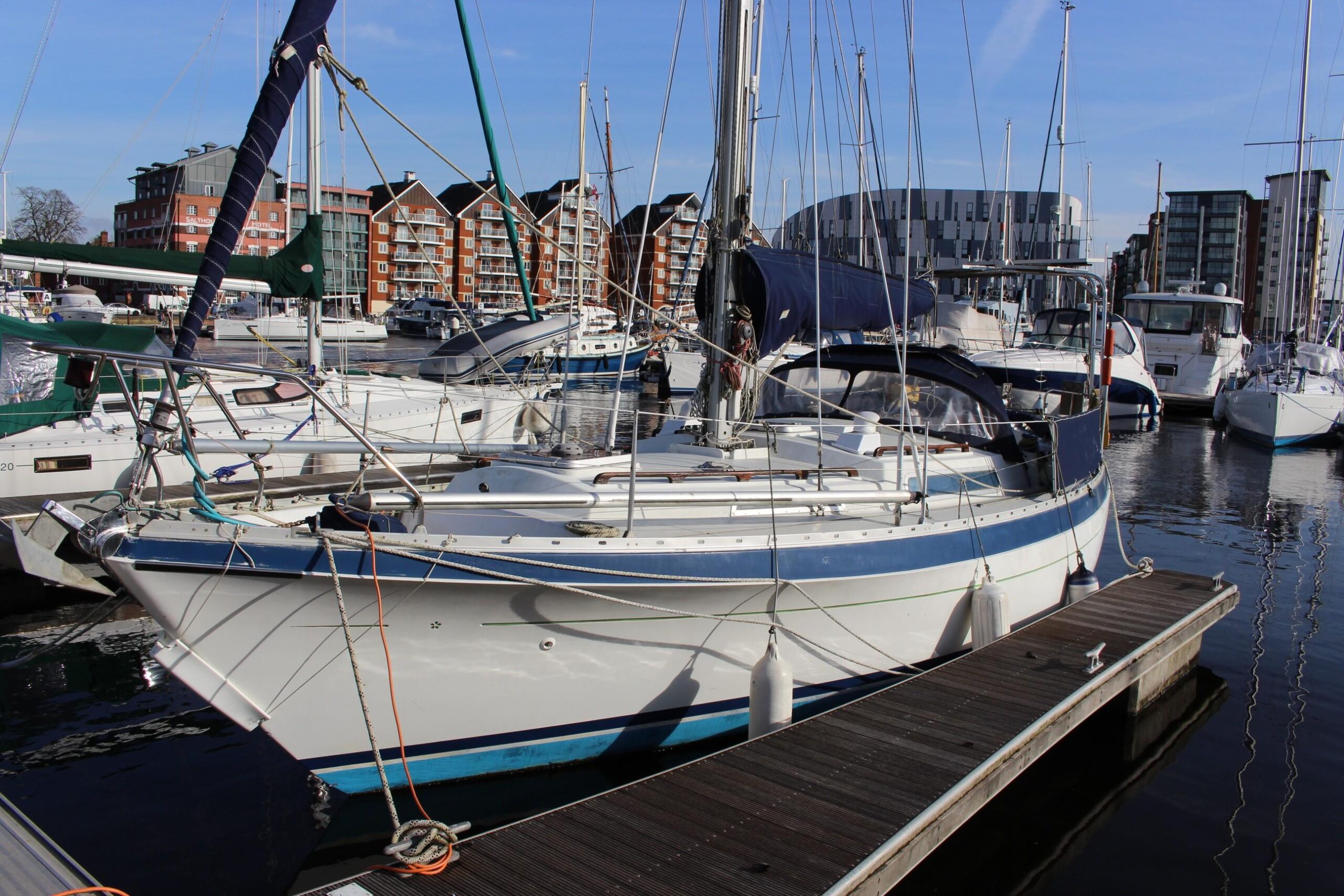 Moody 33 MK II 7361963 – Burton Waters Boat Sales