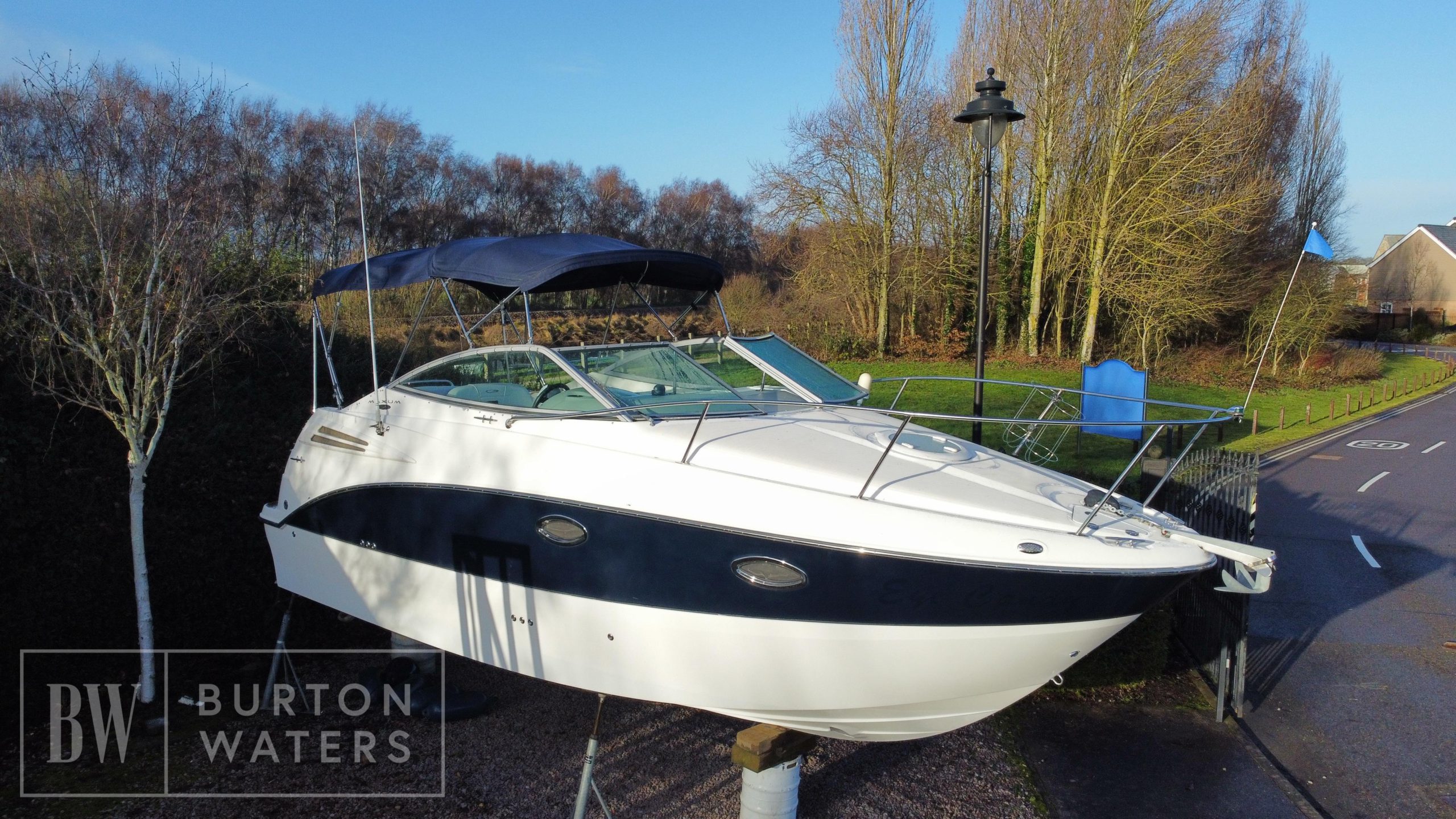 Maxum 2400 SE 8649437 – Burton Waters Boat Sales