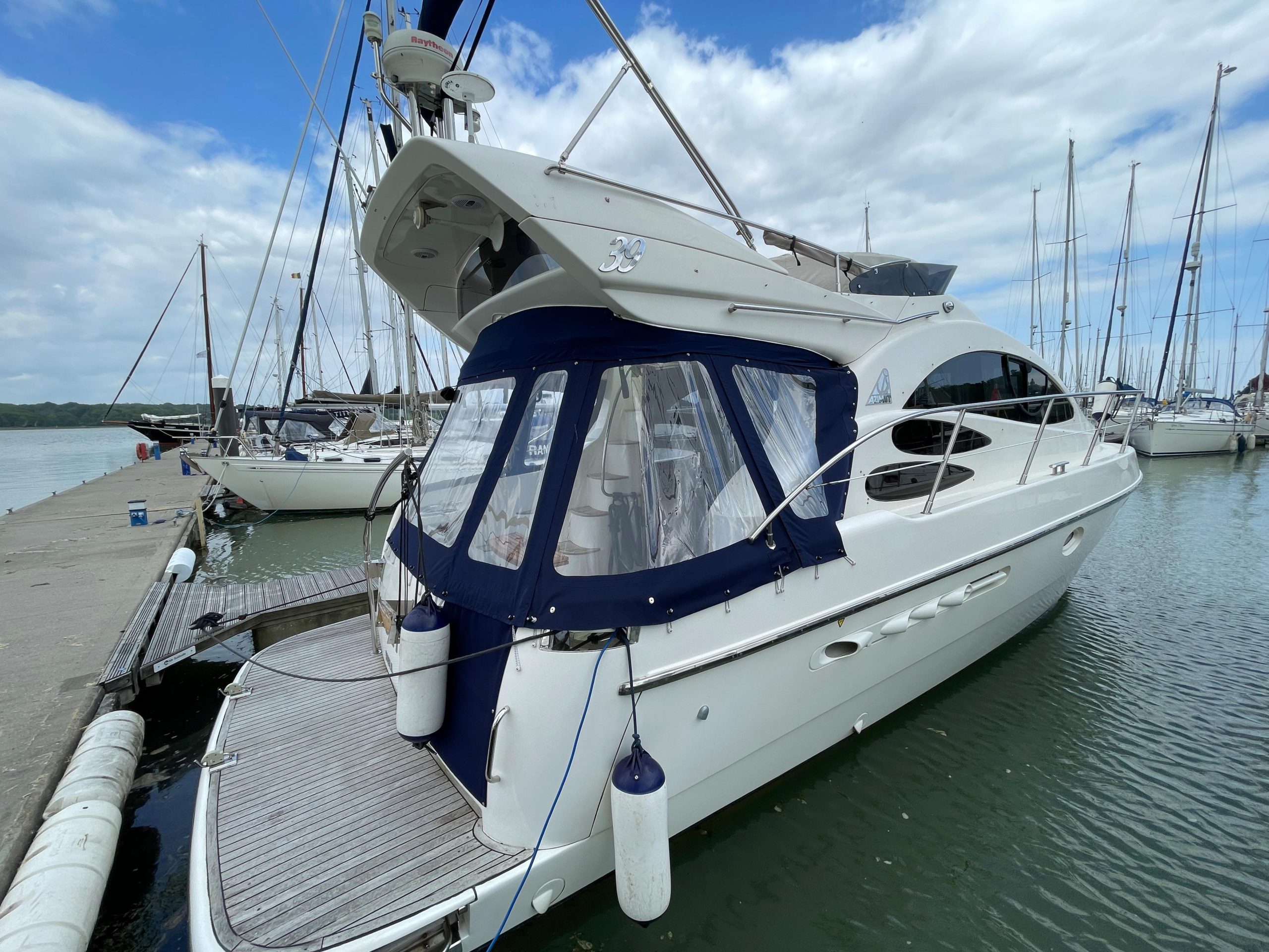 Azimut 39 8880572 – Burton Waters Boat Sales