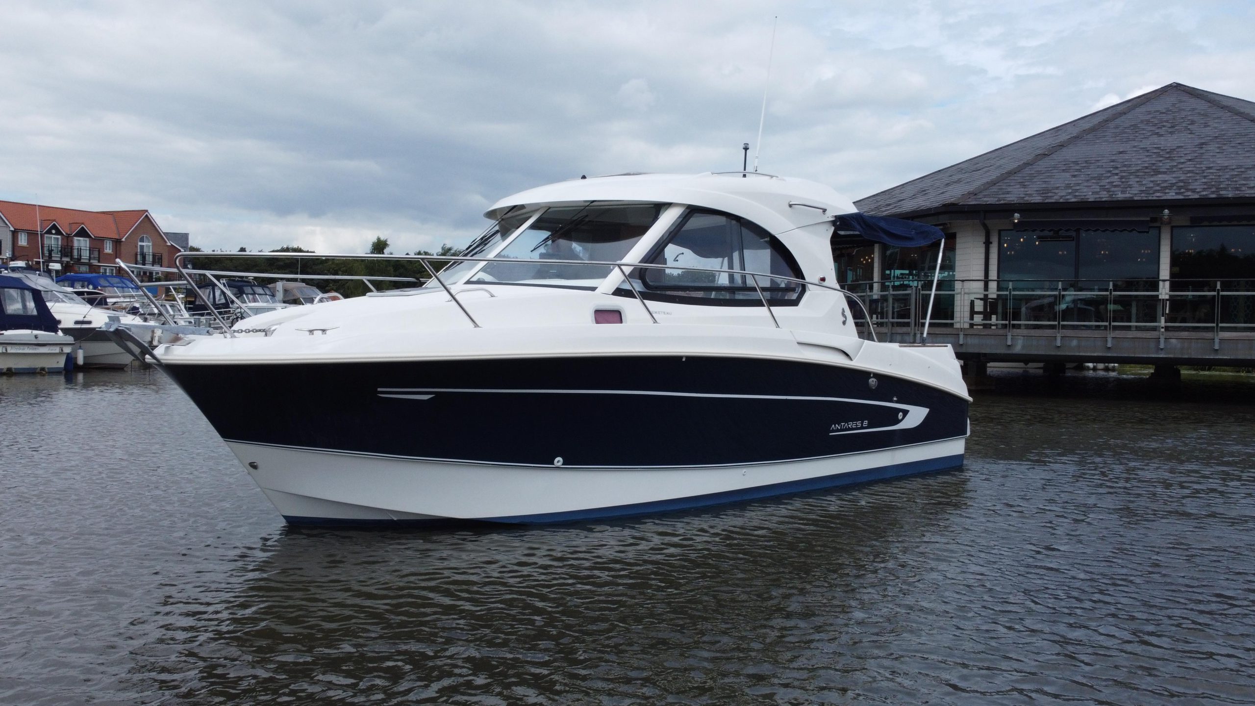 Beneteau Antares 8 8932505 – Burton Waters Boat Sales