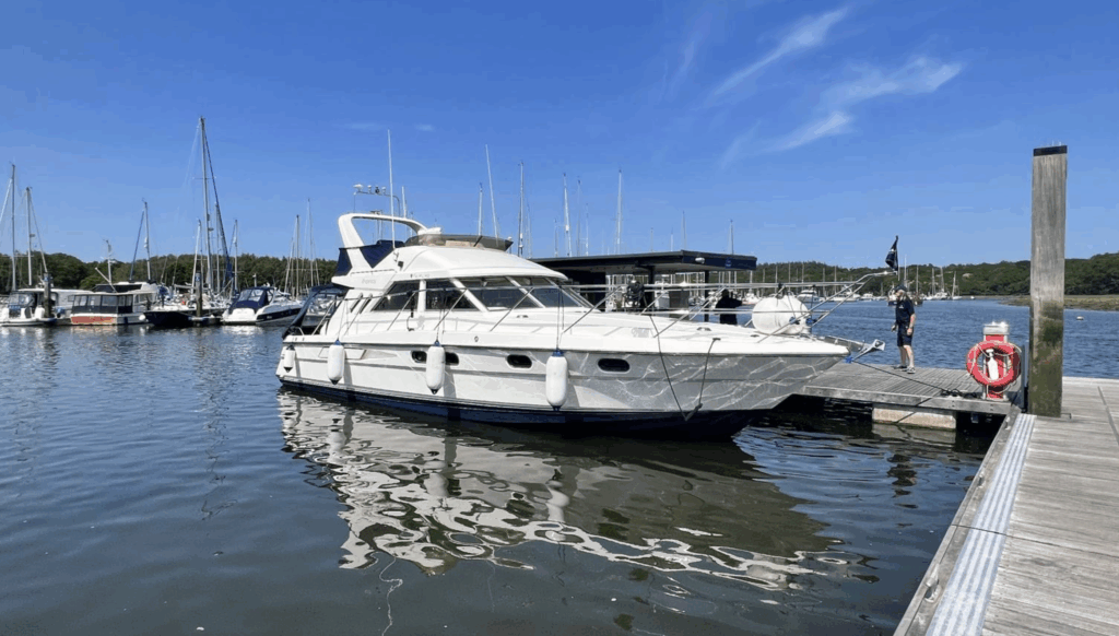 Fairline 41 Sedan 9707053 – Burton Waters Boat Sales
